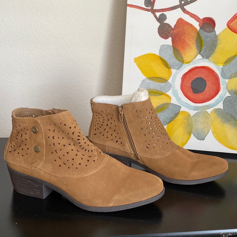 New - Baretraps Leather, Ankle Bootie - Women (Size 1… - Gem